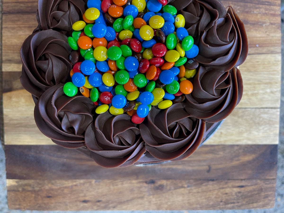 Chocolate MnM Cake – Casseras